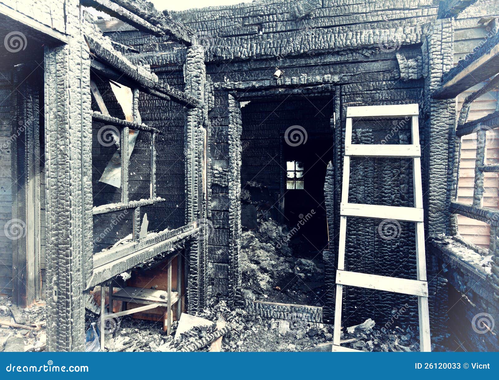 Casa quemada abandonada imagen de archivo. Imagen de sucio - 26120033