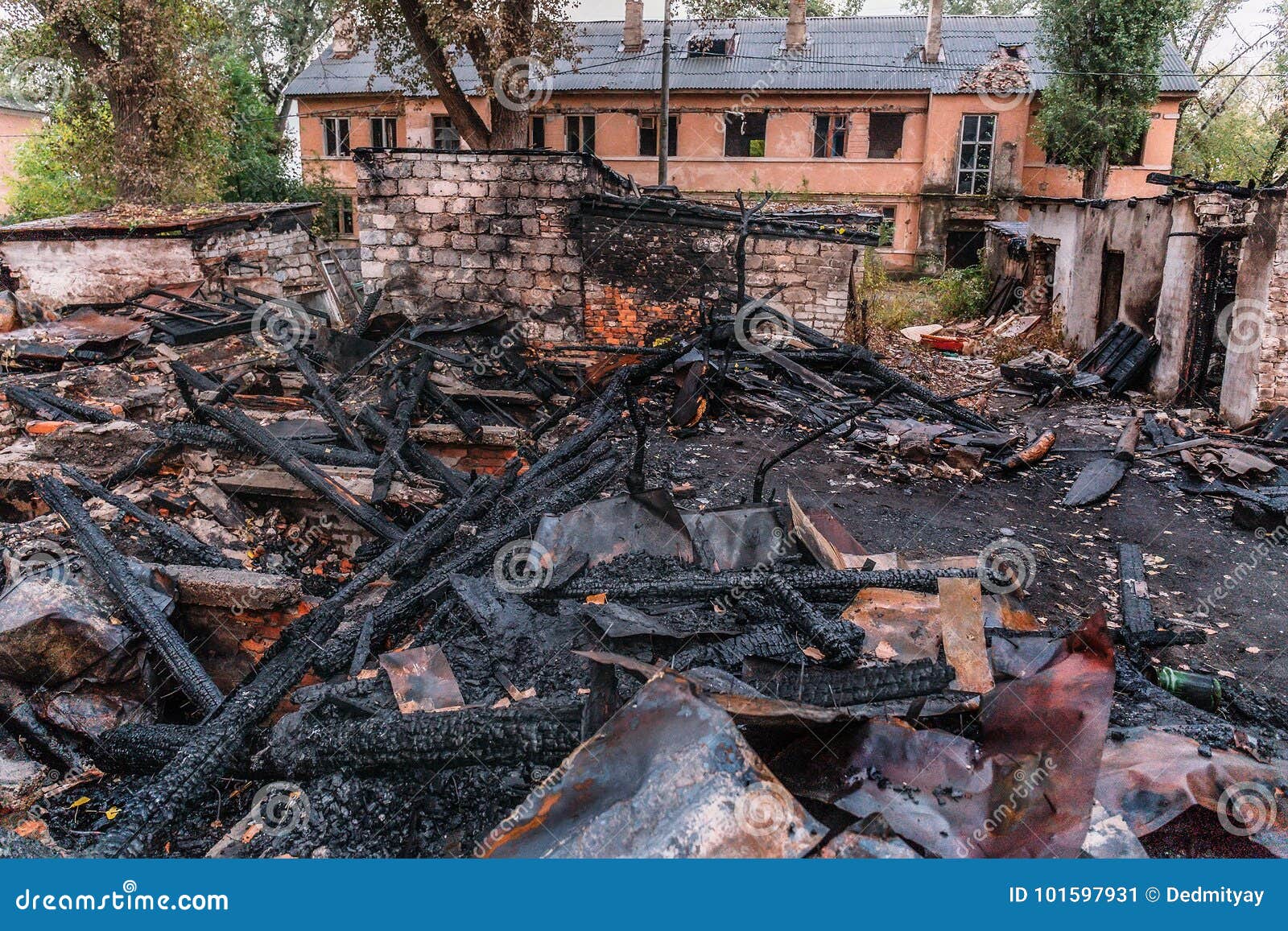 Casa Quemada, Desastre Del Fuego Imagen de archivo - Imagen de llama ...