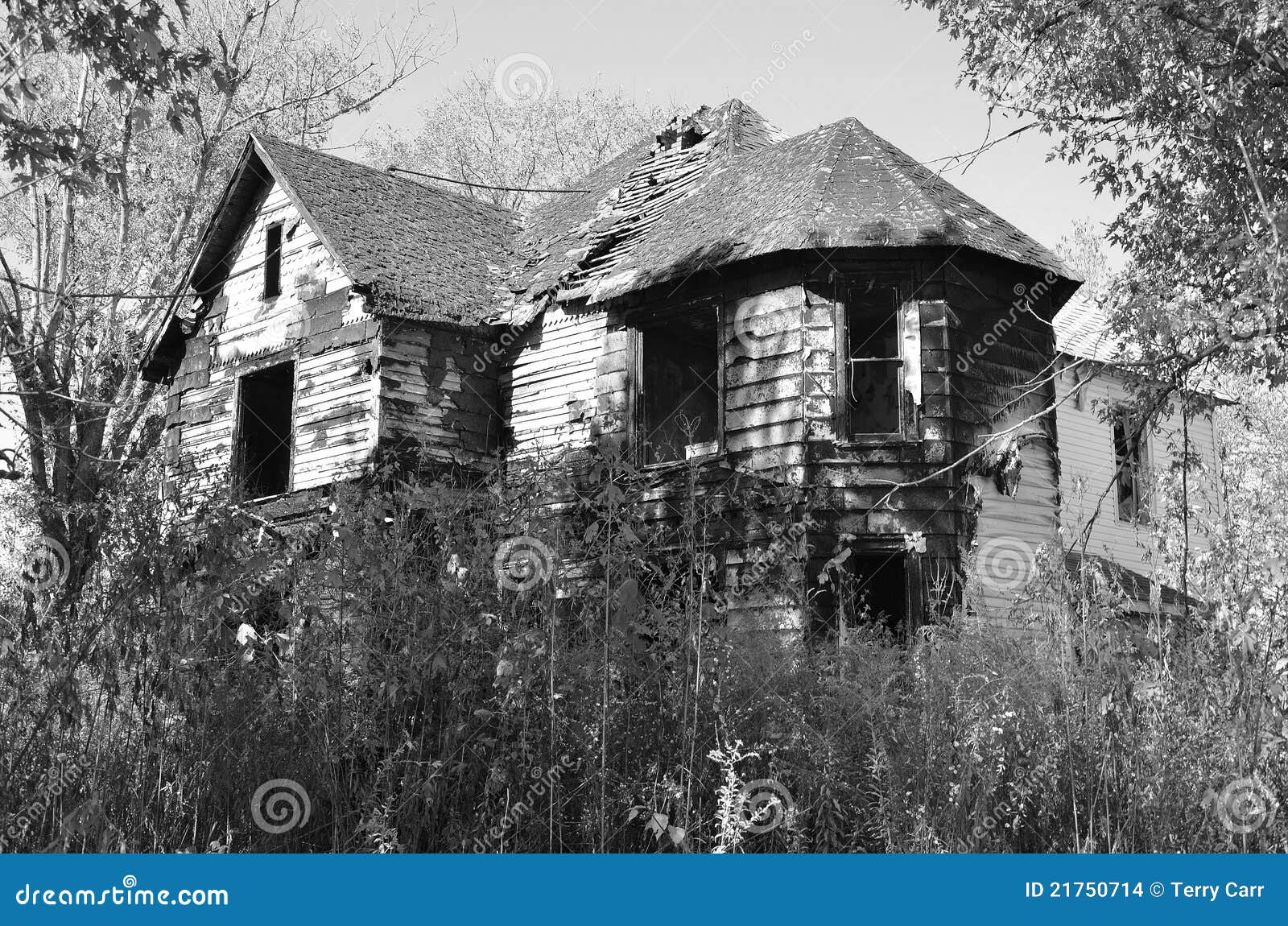 Casa quemada en campo foto de archivo. Imagen de exterior - 21750714