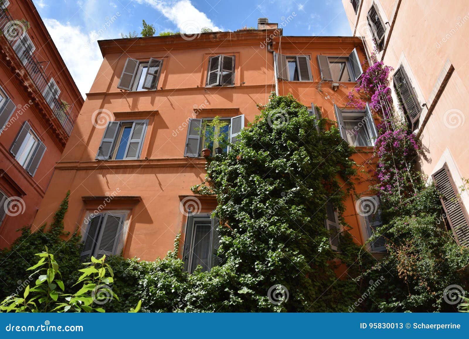 Casa Roma imagen de archivo. Imagen de ciudad, roma, italia - 95830013