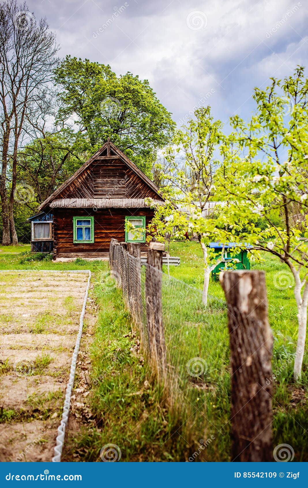 Casa rural imagem de stock. Imagem de arquitetura, paisagem - 85542109