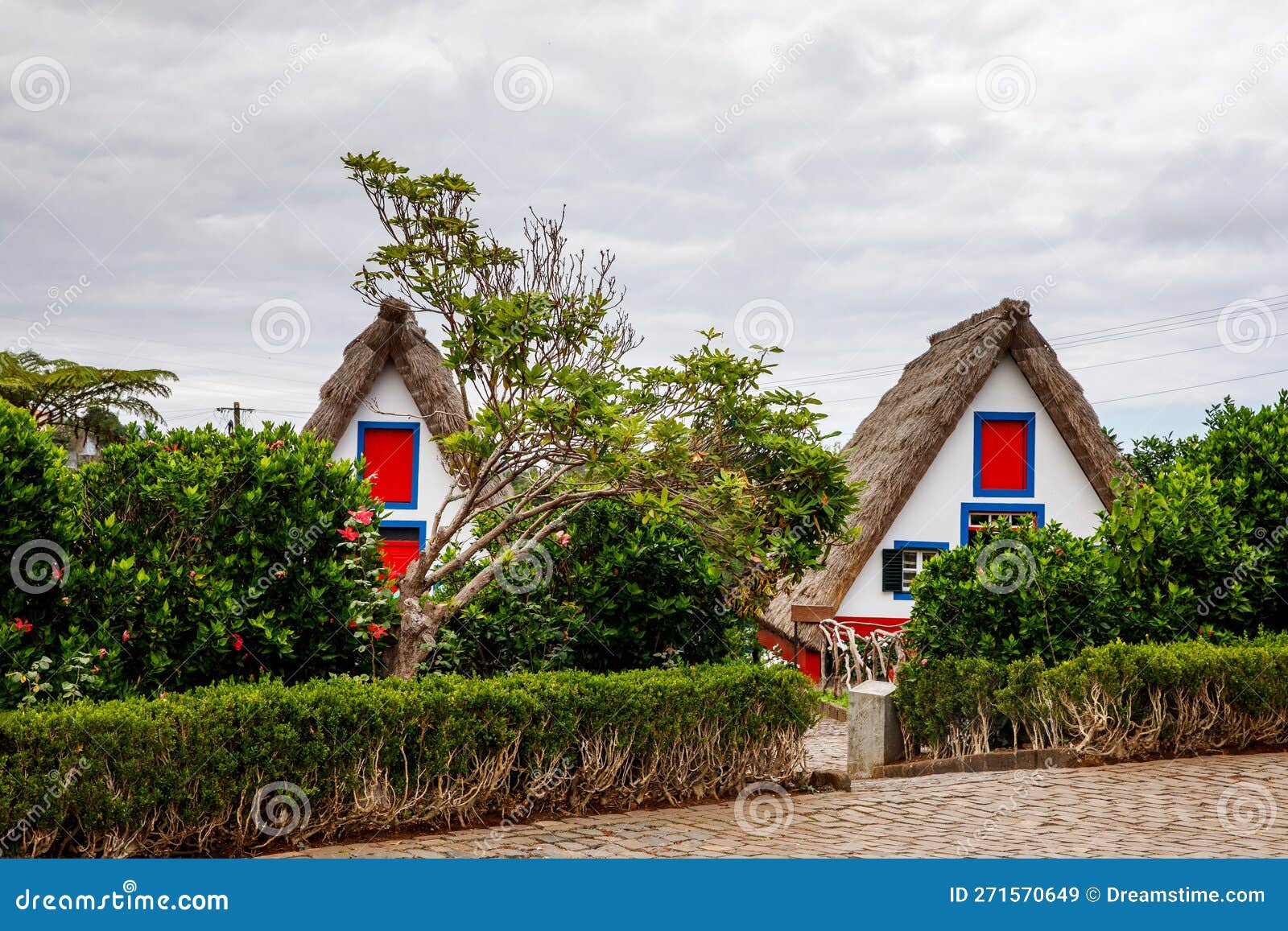 Casa Rural Triangular Tradicional En La Isla De Madeira Portugal Imagen ...