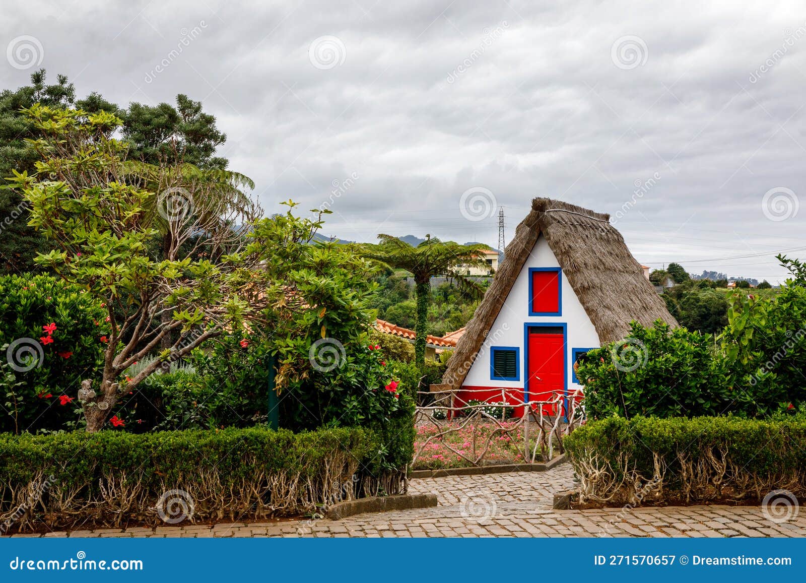 Casa Rural Triangular Tradicional En La Isla De Madeira Portugal ...