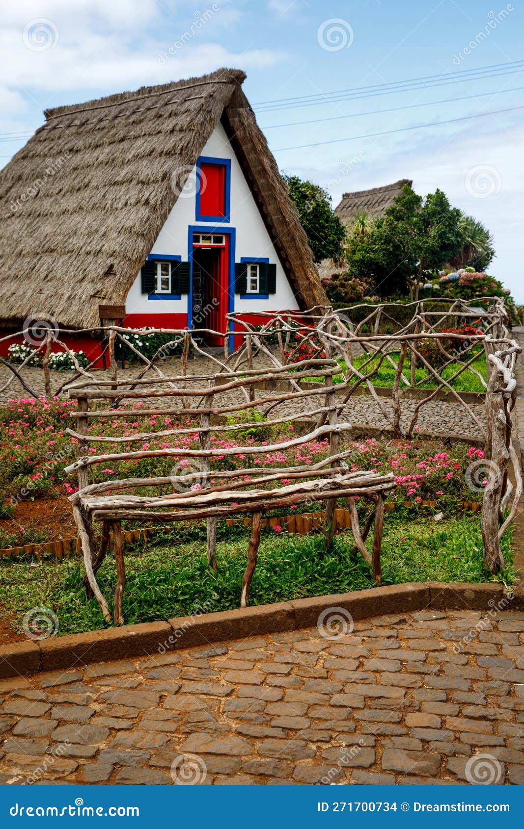 Casa Rural Triangular Tradicional En La Isla De Madeira Portugal Foto ...