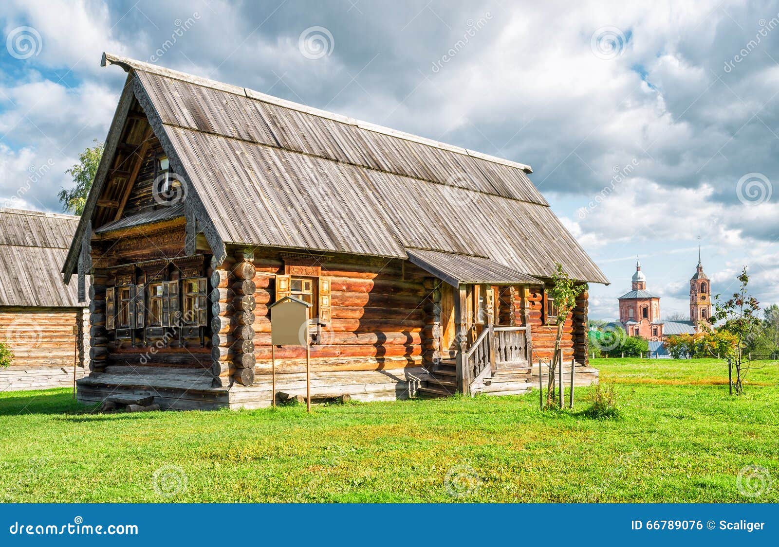 Casa Tradicional Do Russo Em Suzdal Foto de Stock - Imagem de paisagem ...