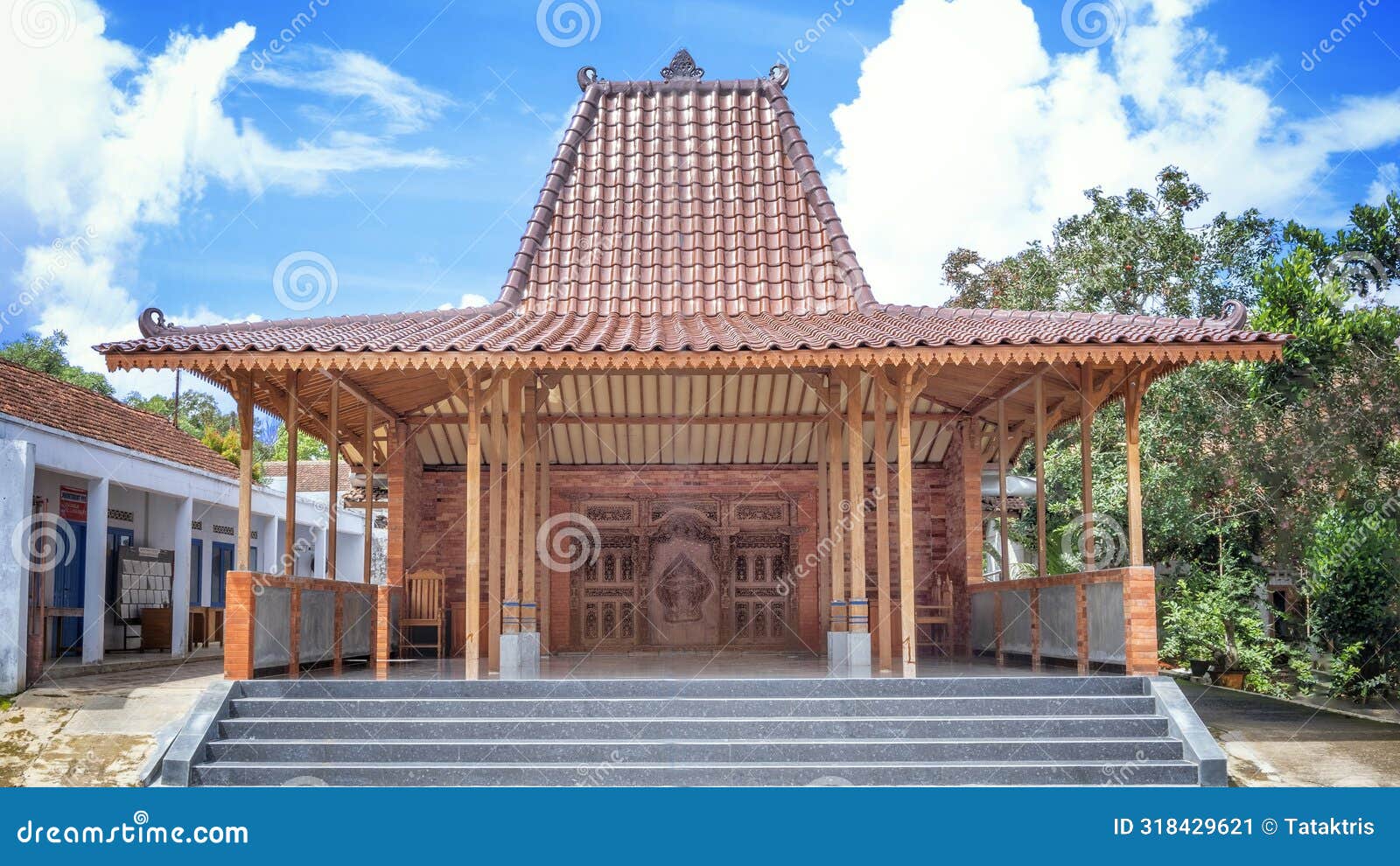 Casa Tradicional Joglo En Java Imagen de archivo - Imagen de casa ...