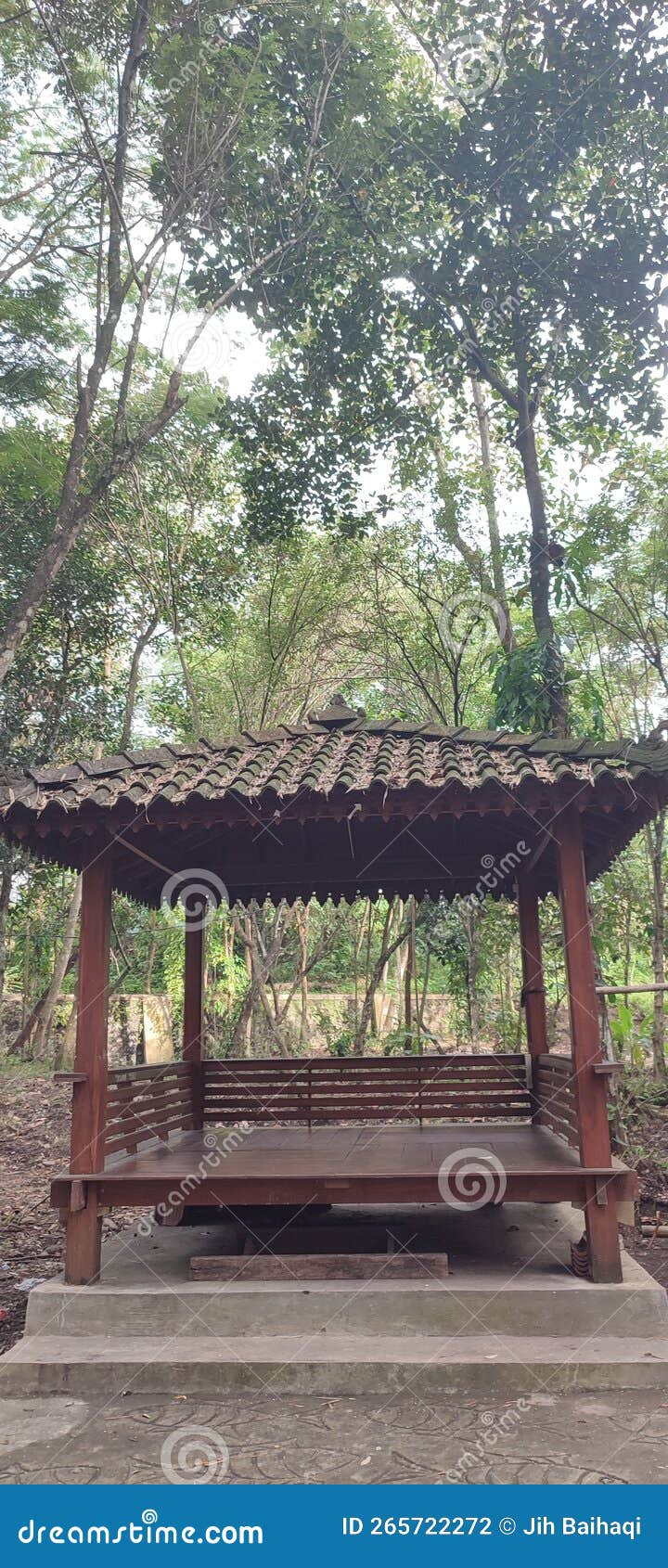 Casa Tradicional Joglo En Java Foto de archivo - Imagen de tradicional ...