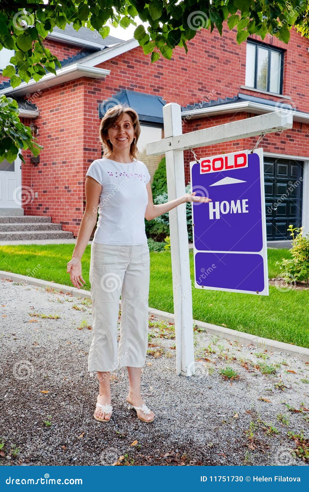 Casa vendida por Owner foto de archivo. Imagen de positividad - 11751730
