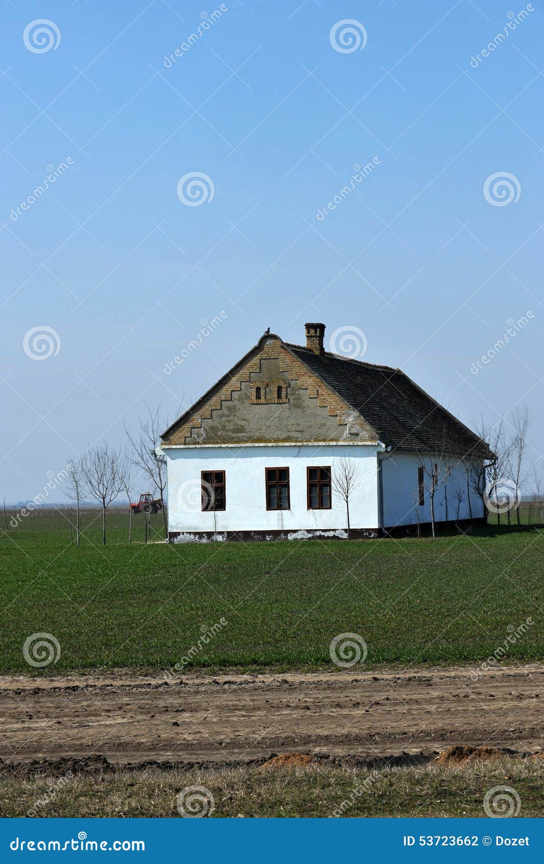 Casa Vieja En Campo De Trigo Foto de archivo - Imagen de serbia, viejo ...