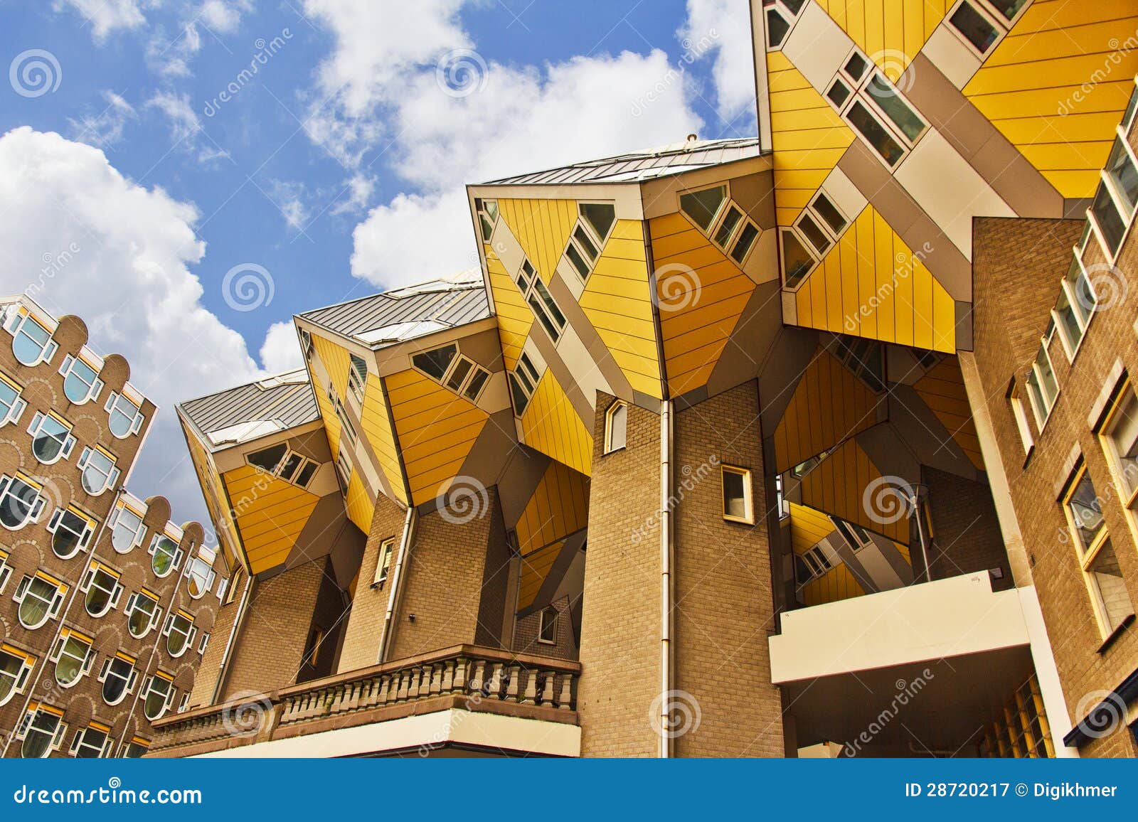 Casas cúbicas en Rotterdam imagen de archivo. Imagen de holandés - 28720217