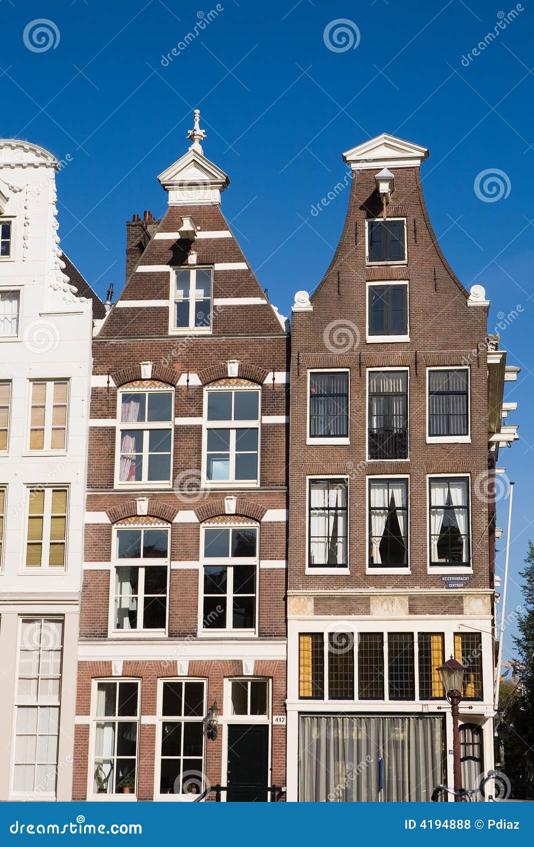 Casas de Amsterdam foto de archivo. Imagen de departamento - 4194888