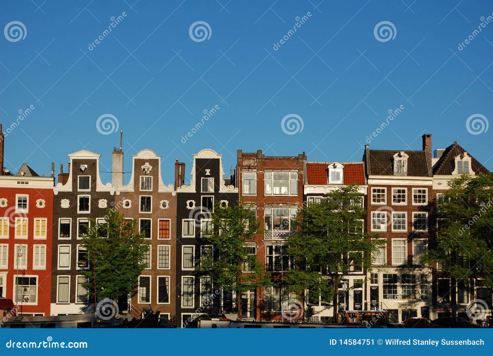 Casas de Amsterdam Holanda imagen de archivo. Imagen de holanda - 14584751