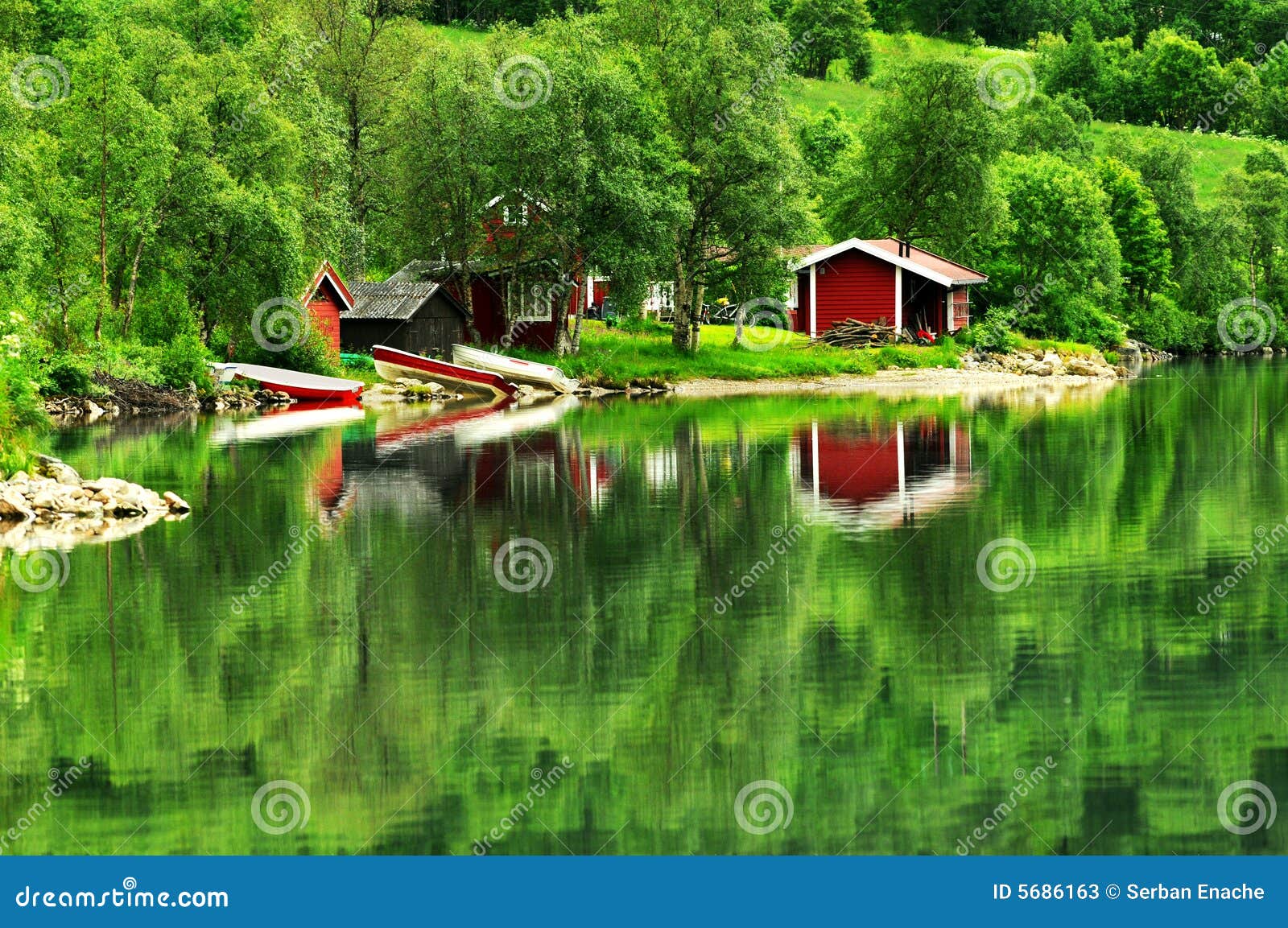 Casas do beira-rio imagem de stock. Imagem de pitoresco - 5686163