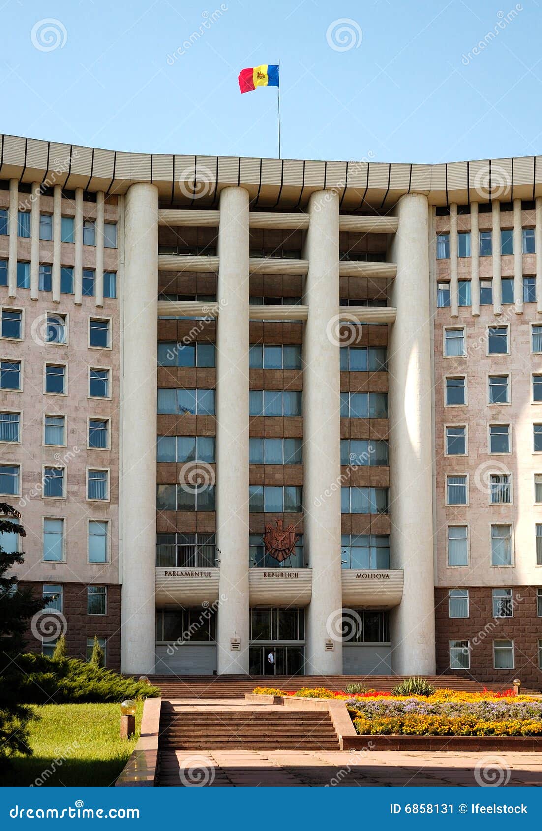 Casas Do Parlamento Em Chisinau, Moldova Imagem de Stock - Imagem de ...