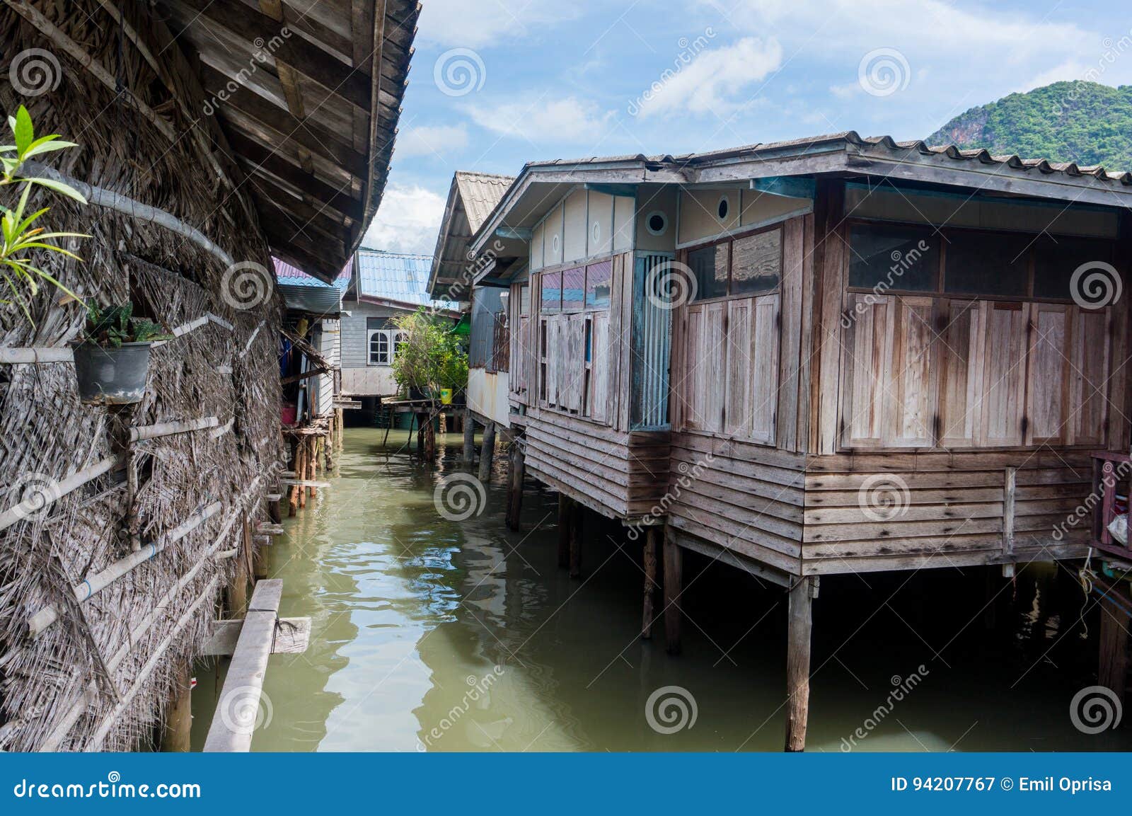 Casas Em Pernas De Pau Em Koh Panyee Imagem de Stock - Imagem de ...