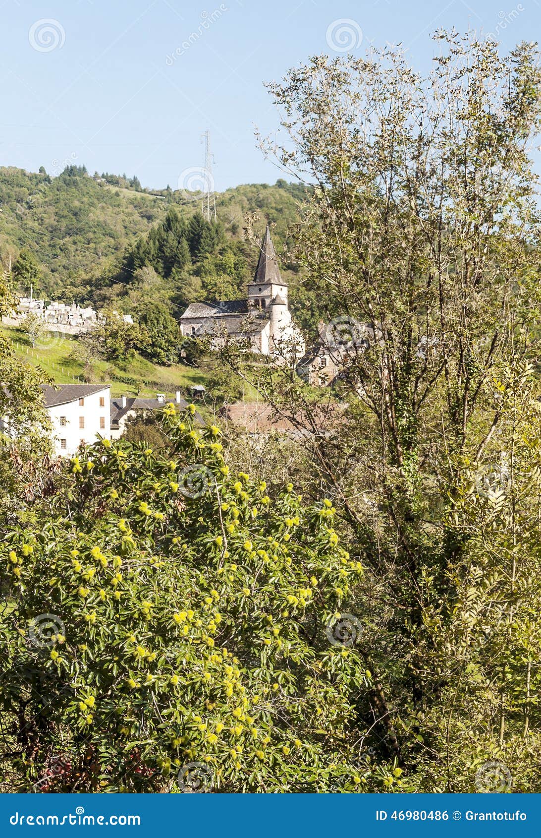 Casas en un pueblo rural foto de archivo. Imagen de ambiente - 46980486