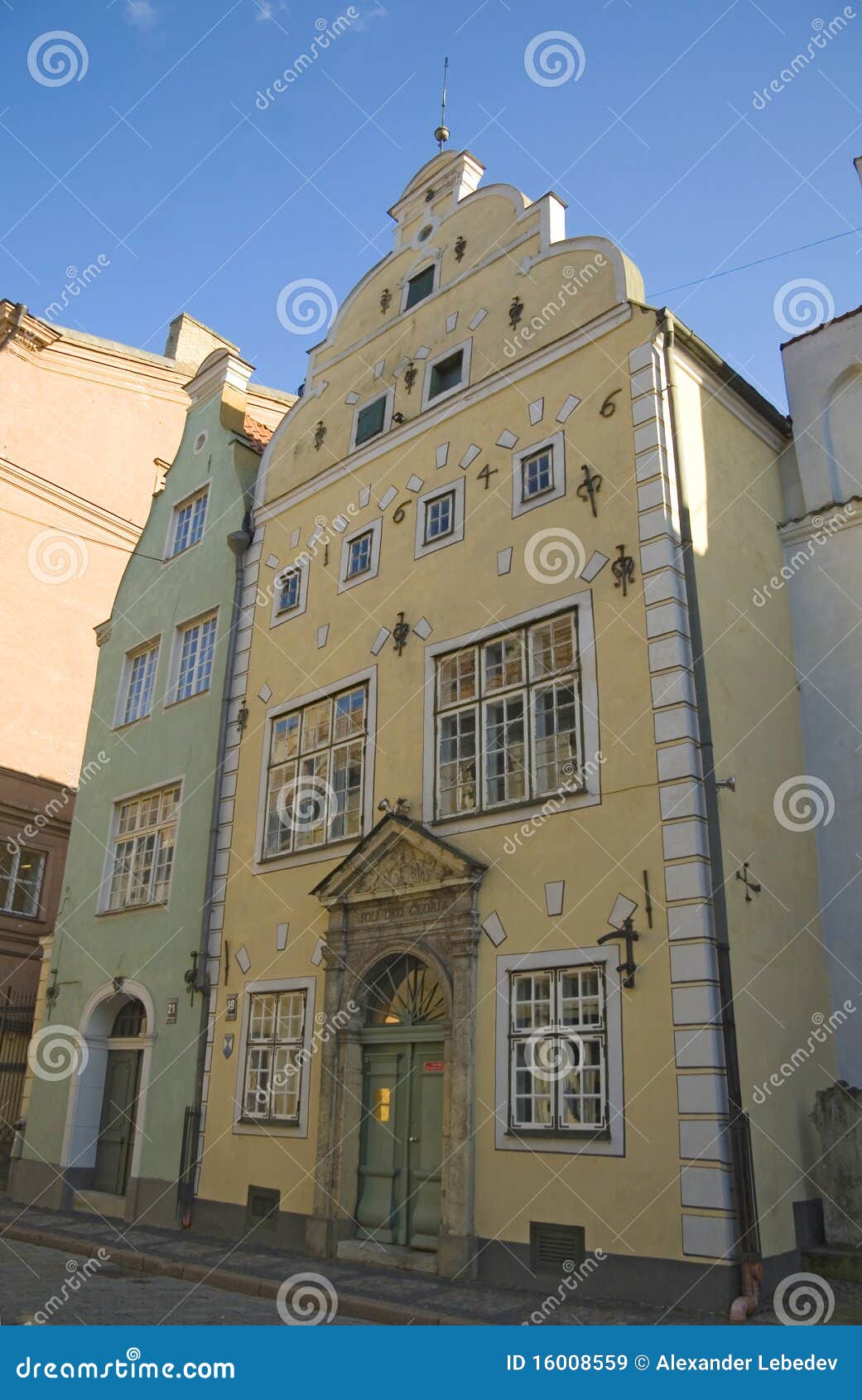 Casas Medievales En Riga, Latvia Imagen de archivo - Imagen de ...