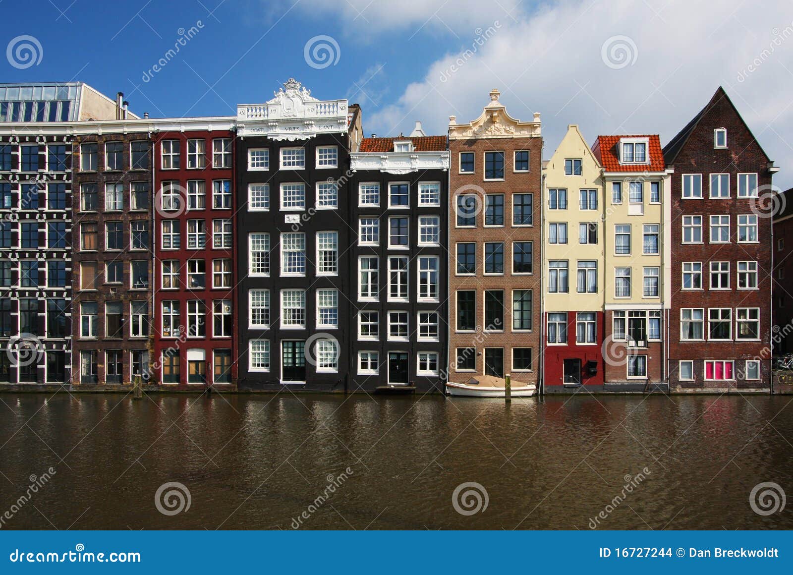 Casas Típicas De Amsterdam En Holanda Foto de archivo - Imagen de ...
