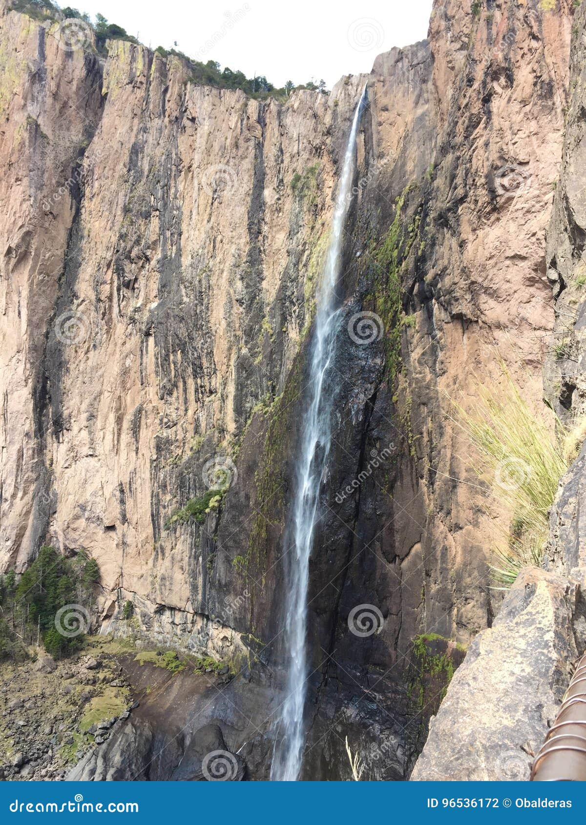 Cascada de Basaseachi foto de archivo. Imagen de rocoso - 96536172
