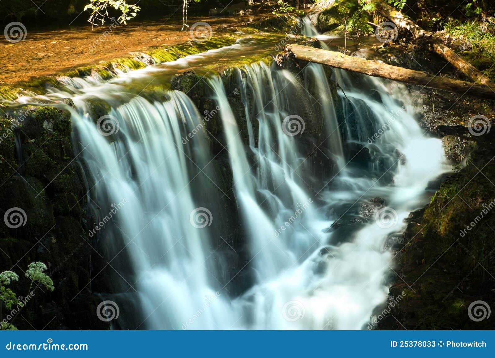 Cascada de champe imagen de archivo. Imagen de rocas - 25378033