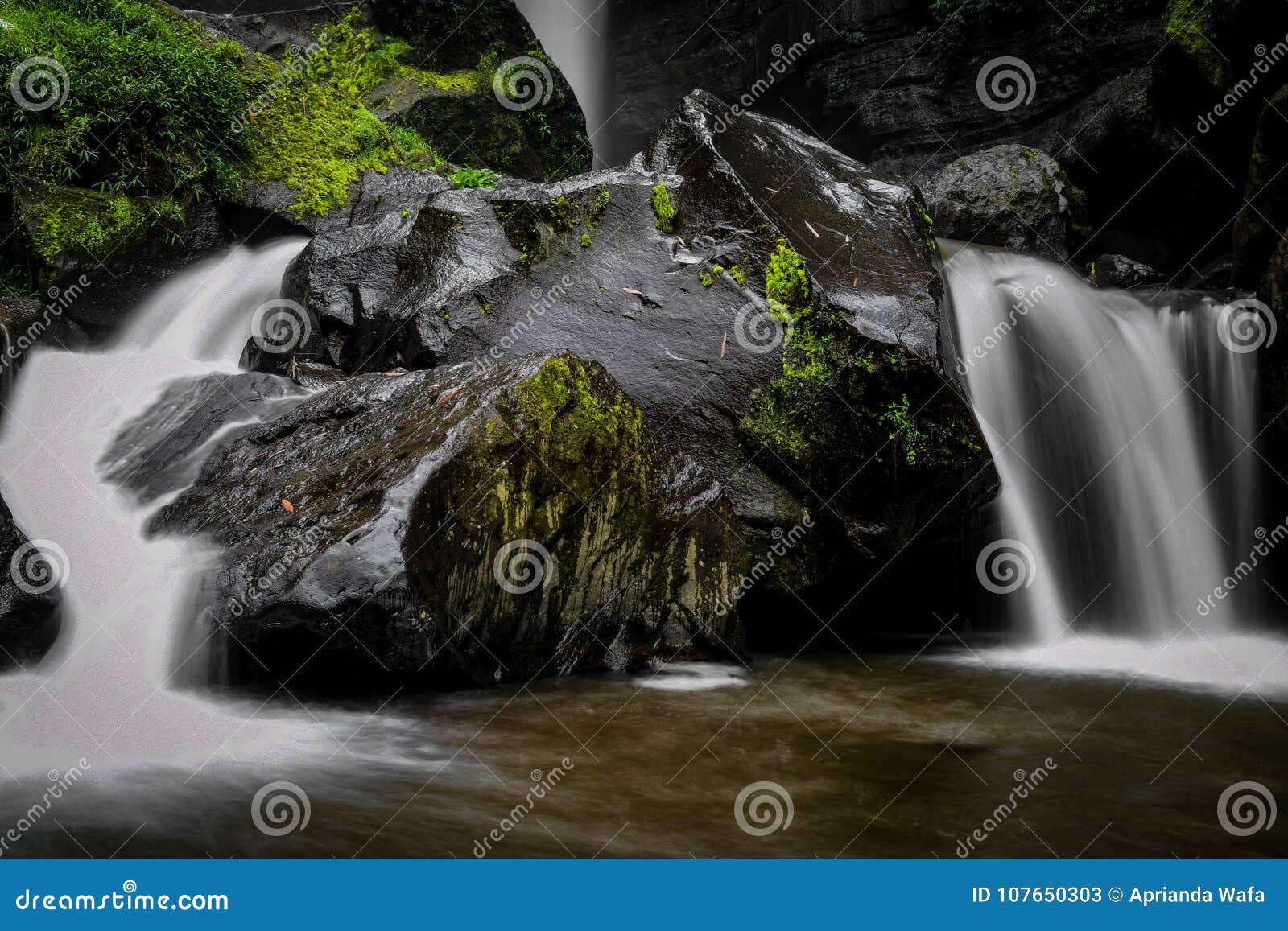 Cascada De Coban Talun, Malang, Java Oriental, Indonesia Imagen de ...