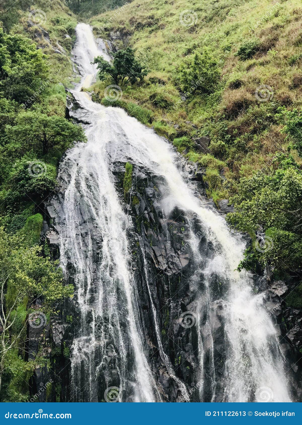 Cascada imagen de archivo. Imagen de cascada, norte - 211122613