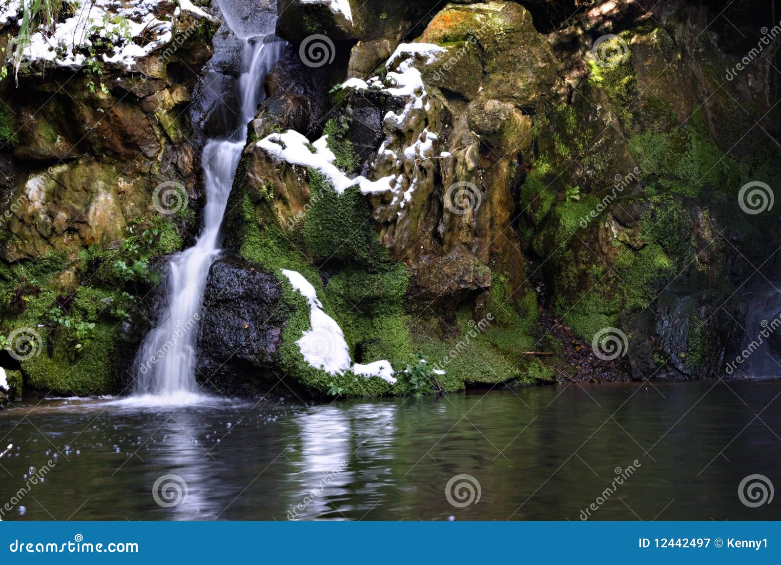 Cascada De Hadas De La Cañada Imagen de archivo - Imagen de lago, verde ...