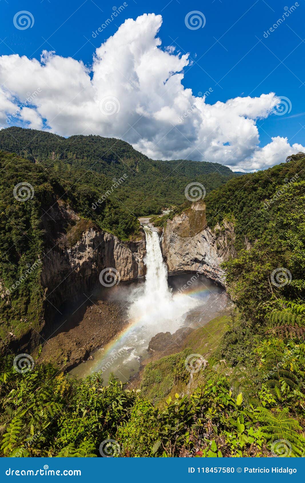 Cascada de San Rafael foto de archivo. Imagen de travieso - 118457580