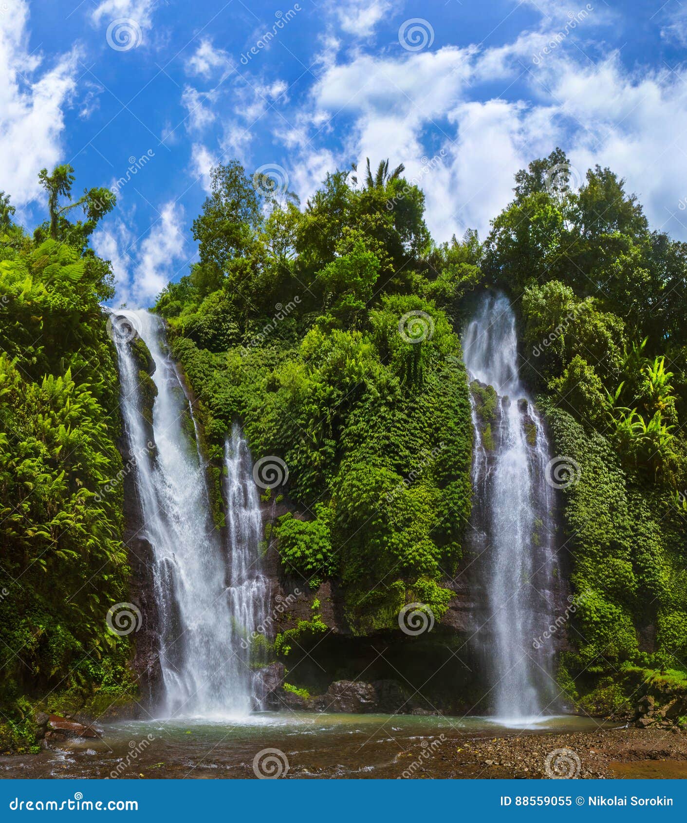 Cascada De Sekumpul - Isla Indonesia De Bali Imagen de archivo - Imagen ...