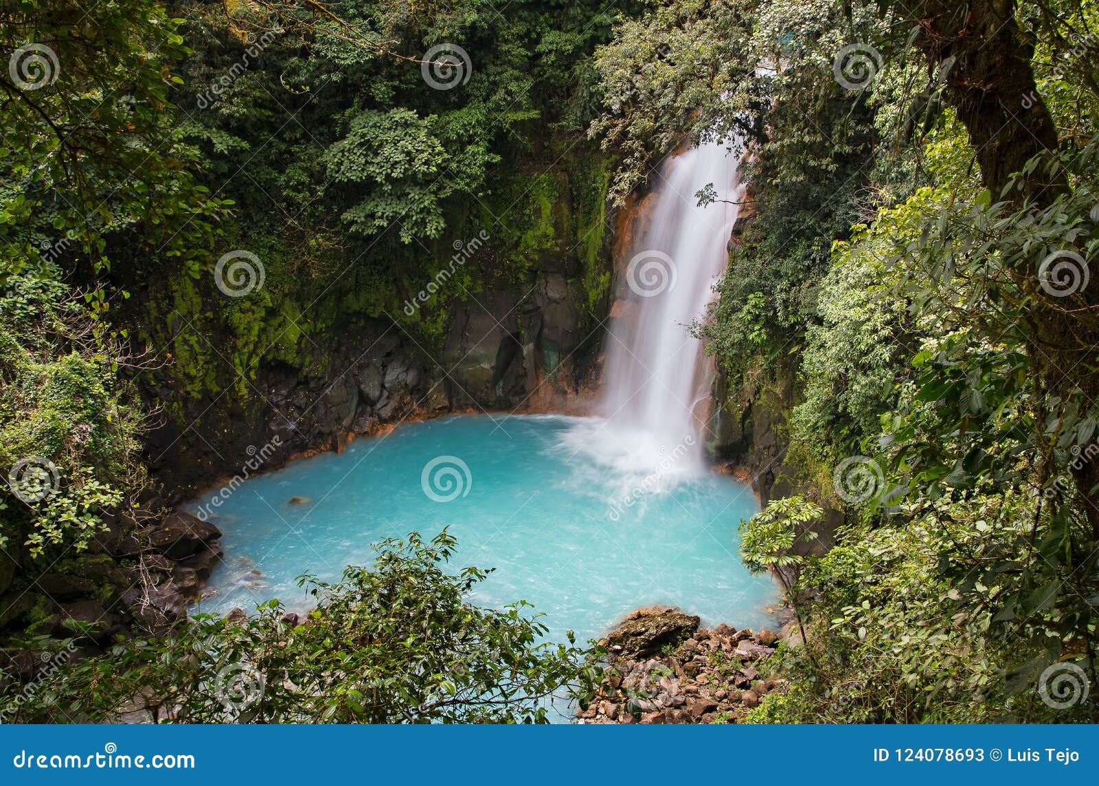 Cascada Del Río De Celeste, Costa Rica Imagen de archivo - Imagen de ...