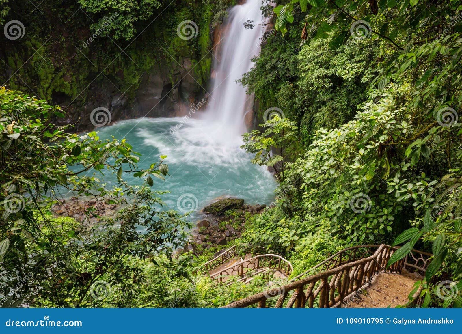 Cascada en Costa Rica imagen de archivo. Imagen de naturalizado - 109010795