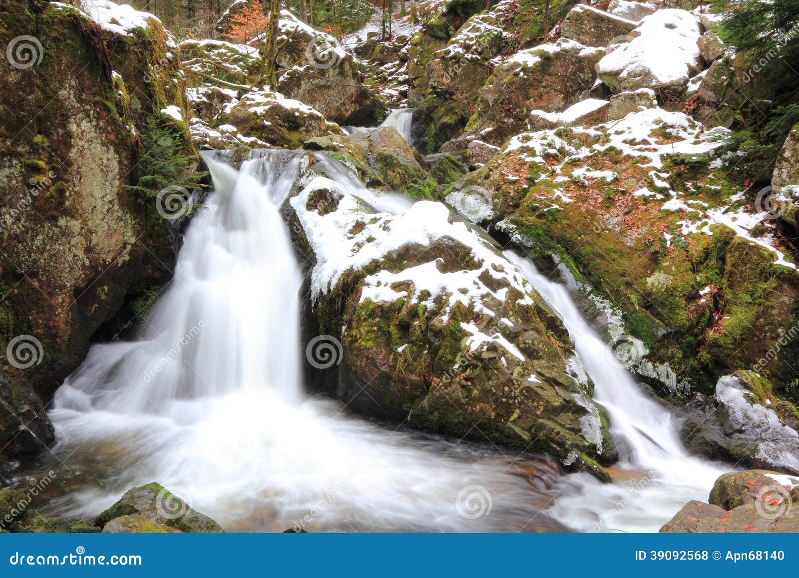Cascada en los Vosgos foto de archivo. Imagen de debe - 39092568