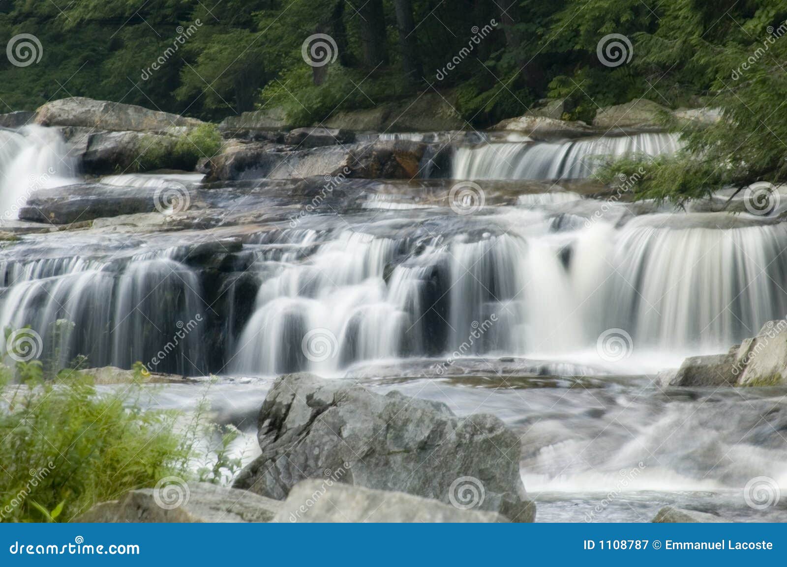 Cascada también imagen de archivo. Imagen de cascada, turismo - 1108787