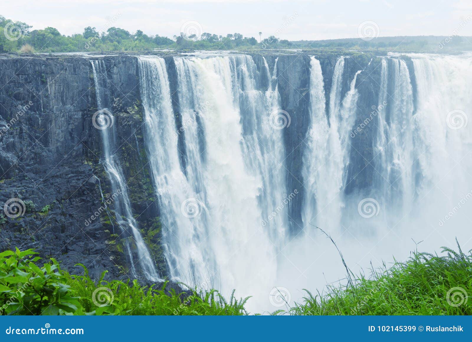 Cascada Victoria imagen de archivo. Imagen de aerosol - 102145399