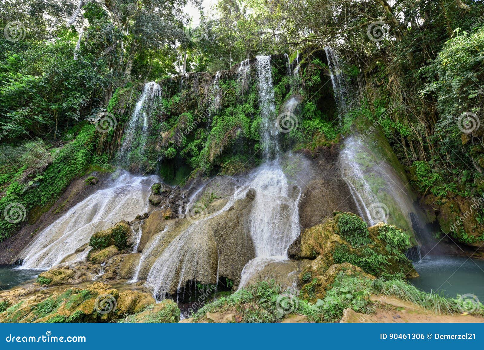 Cascadas Del EL Nicho En Cuba Foto de archivo - Imagen de exterior ...