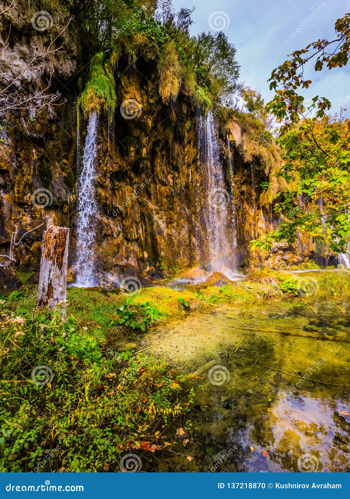 Cascadas En El Parque De Plitvice Foto de archivo - Imagen de ...
