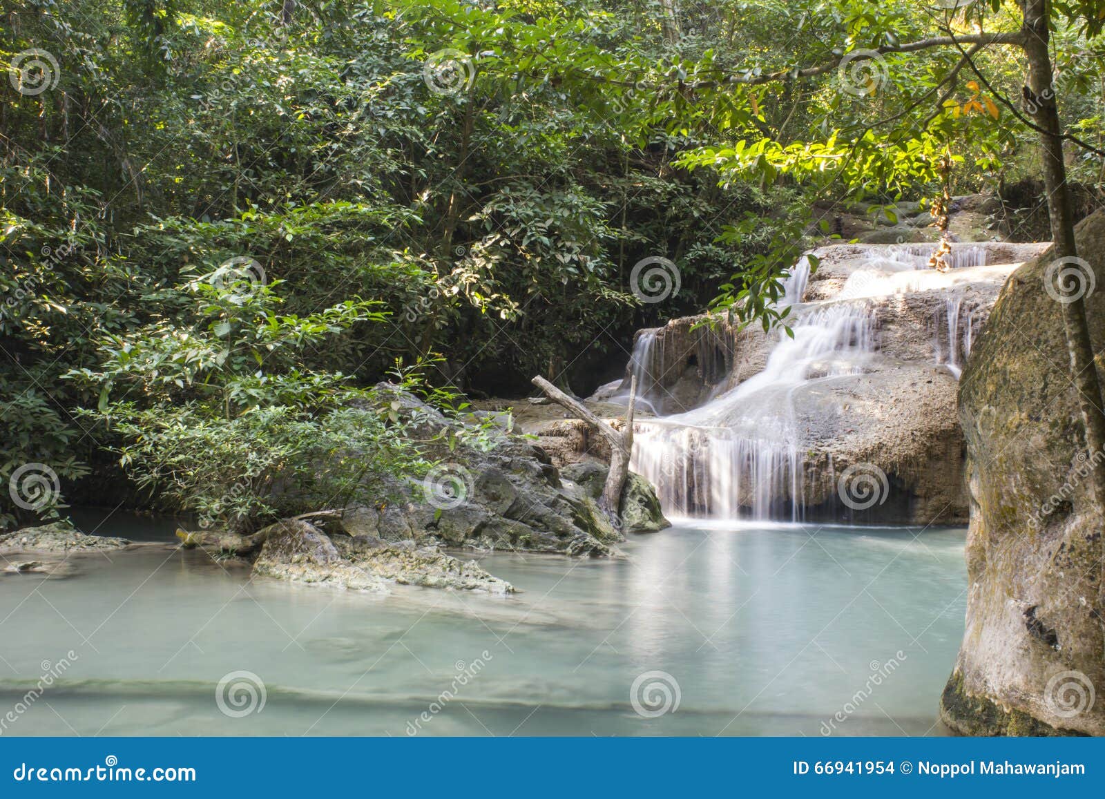 Cascade D'Erawan Au Parc National D'Erawan Photo stock - Image du ...