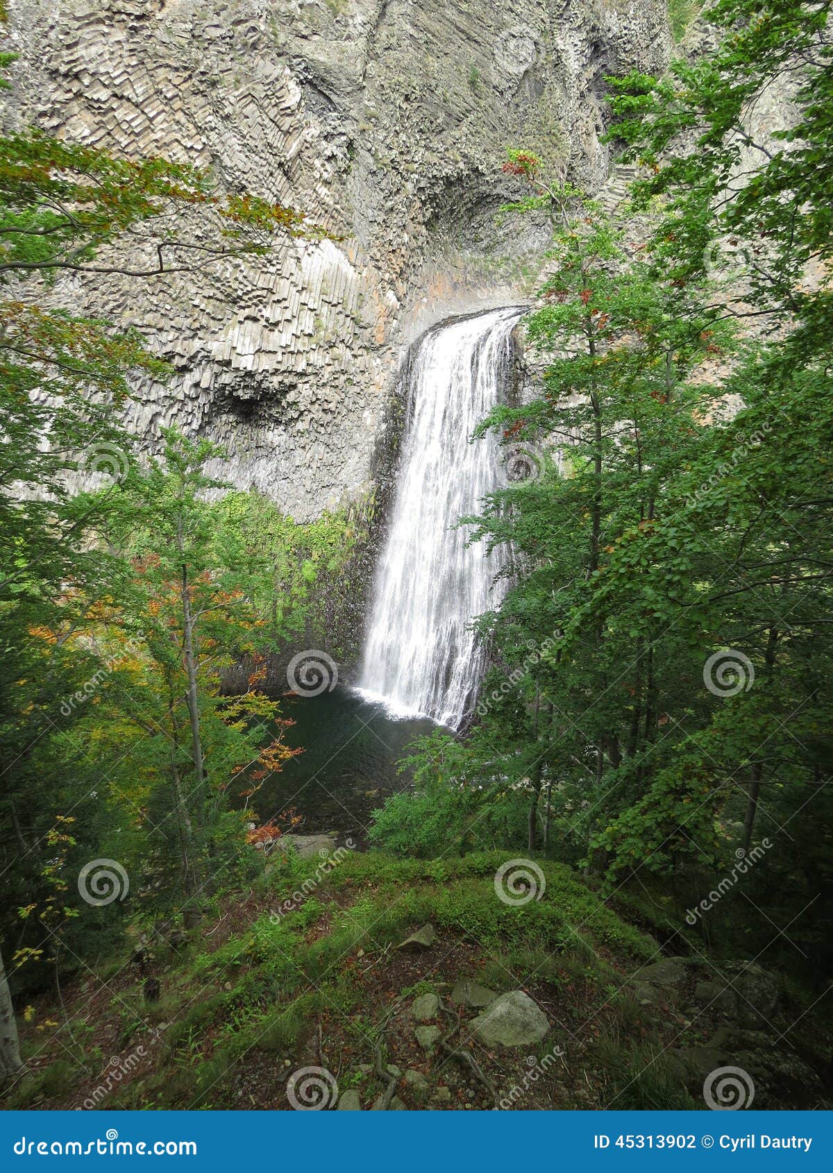 Cascade Du Ray Pic (Ardeche) -瀑布 库存照片 - 图片 包括有 旅游业, 生态: 45313902