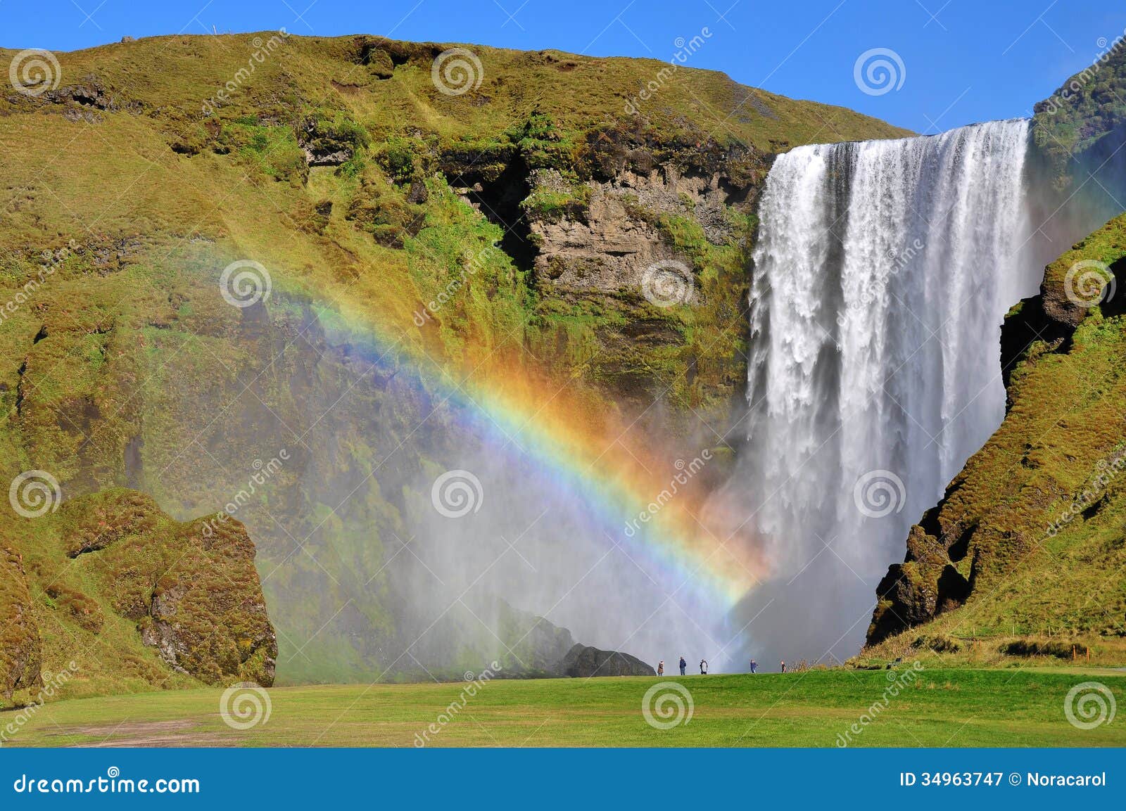 Cascade Et Arc-en-ciel, Skogafoss Islande Image stock - Image du ...