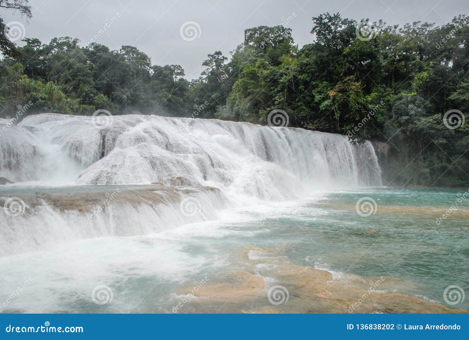 Cascades De Cascadas De Agua Azul Agua Azul Photo stock - Image du ...