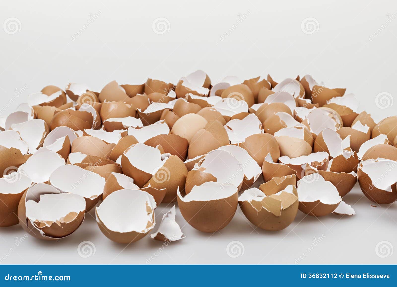Cascas de ovo quebradas foto de stock. Imagem de chocado - 36832112