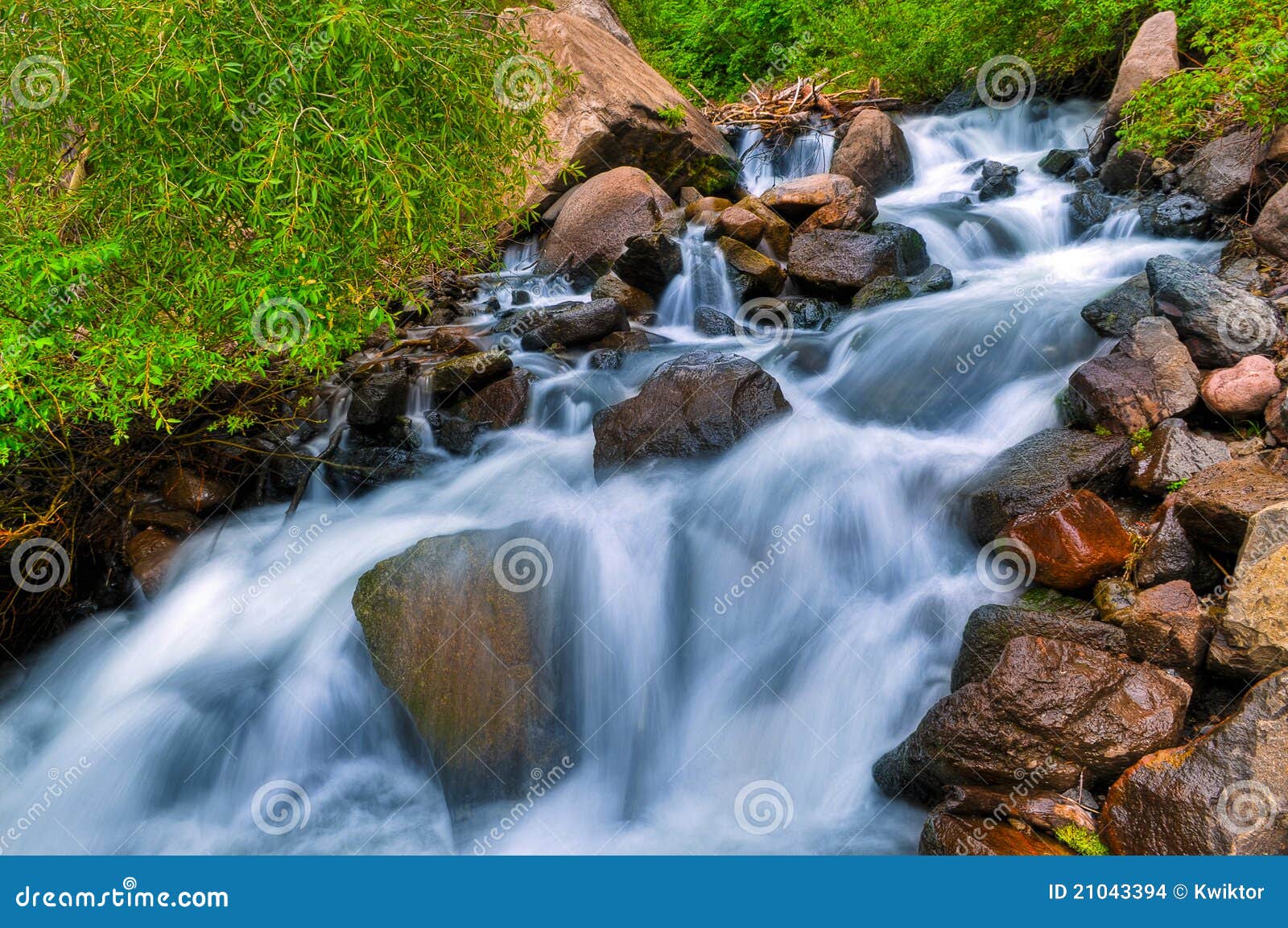 Cascata azul foto de stock. Imagem de rocha, tranquilo - 21043394