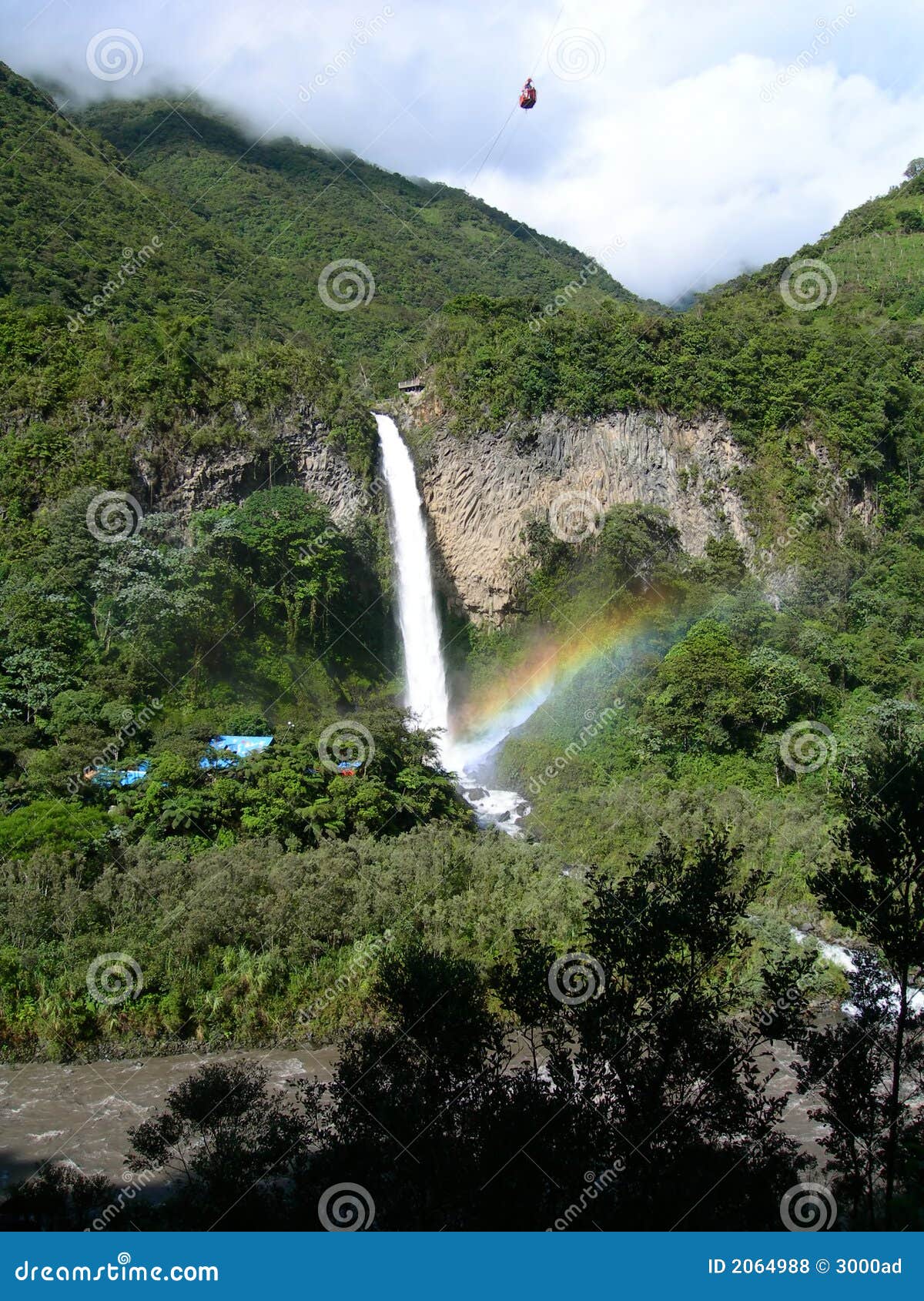 Cascata in Foresta Pluviale Equatoriale, Con Il Rainbow Fotografia ...