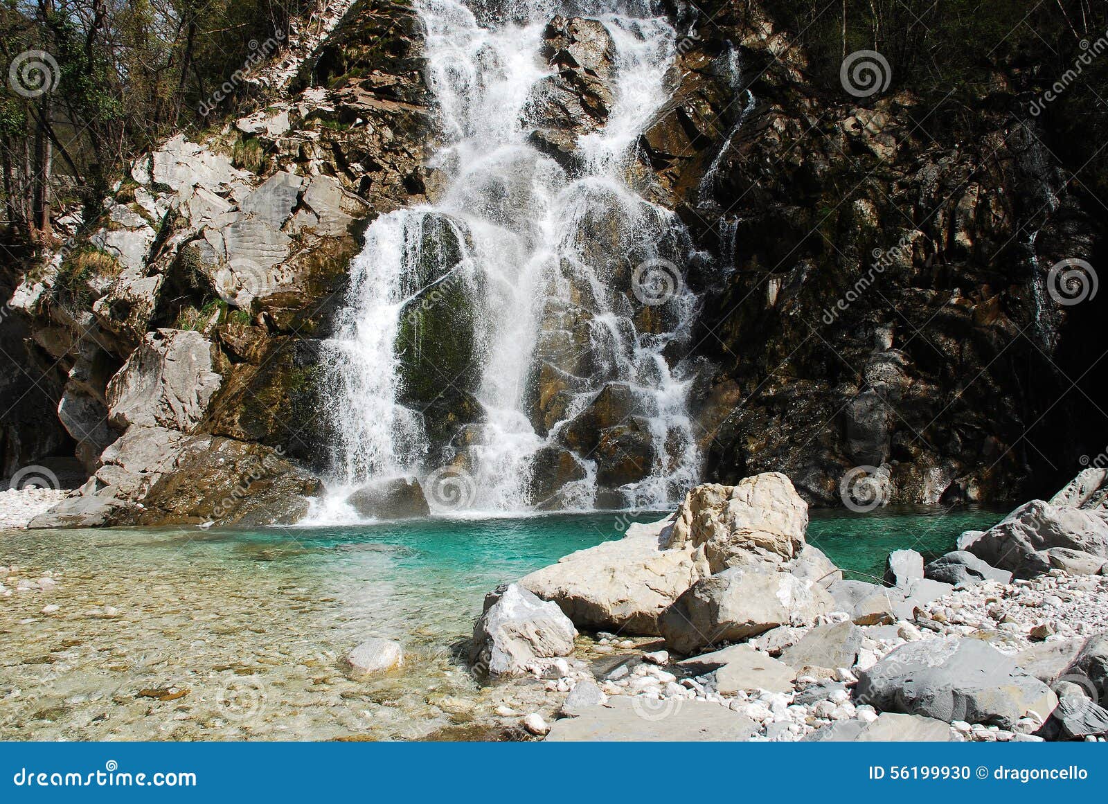 Cascate di Crosis стоковое фото. изображение насчитывающей пруд - 56199930