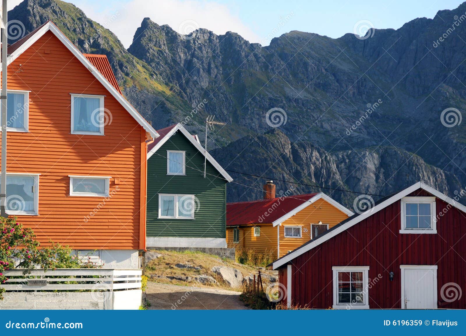 Case colorate immagine stock. Immagine di sguardo, rosso - 6196359