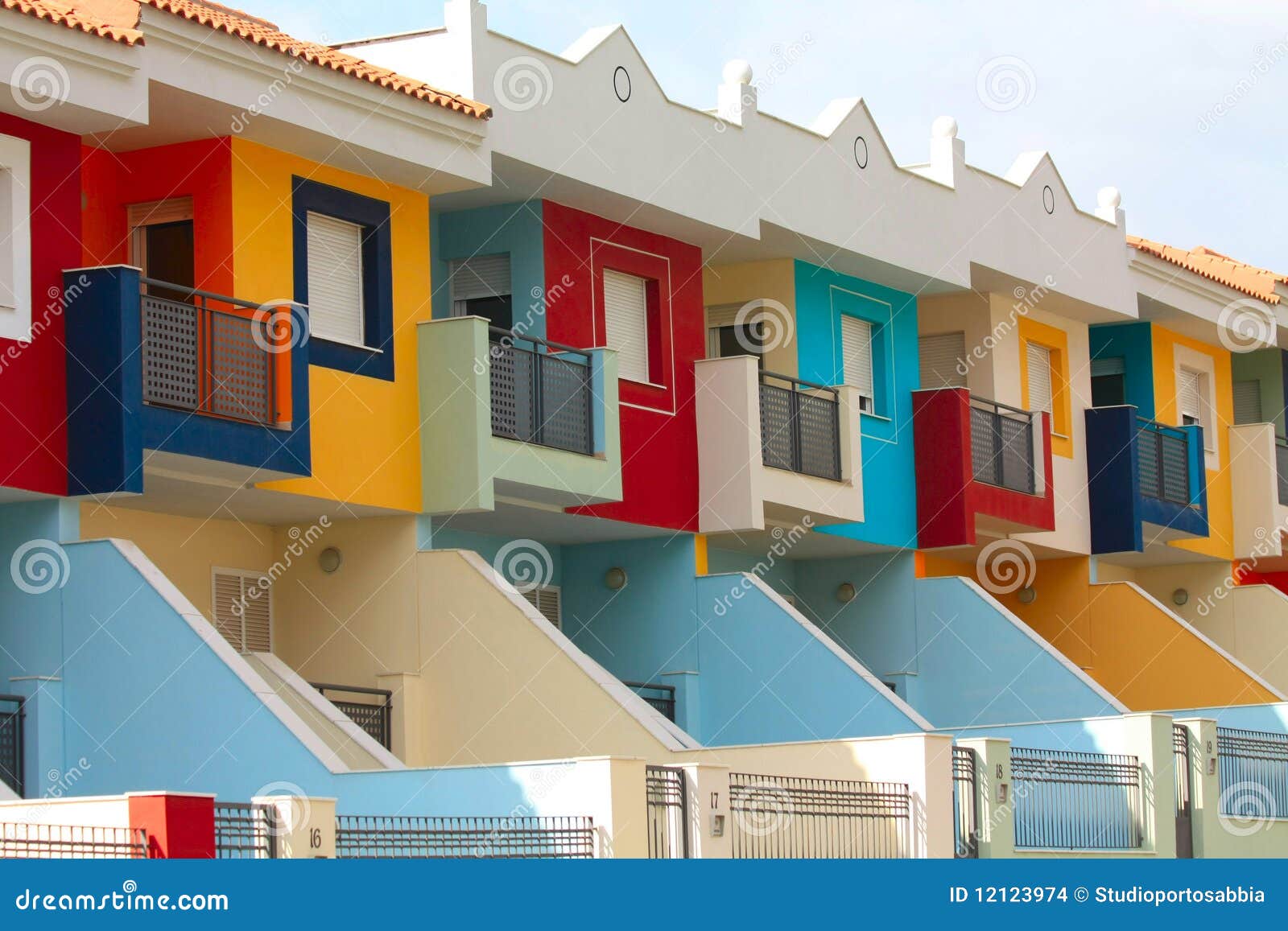 Case colorate in Tenerife fotografia stock. Immagine di sole - 12123974