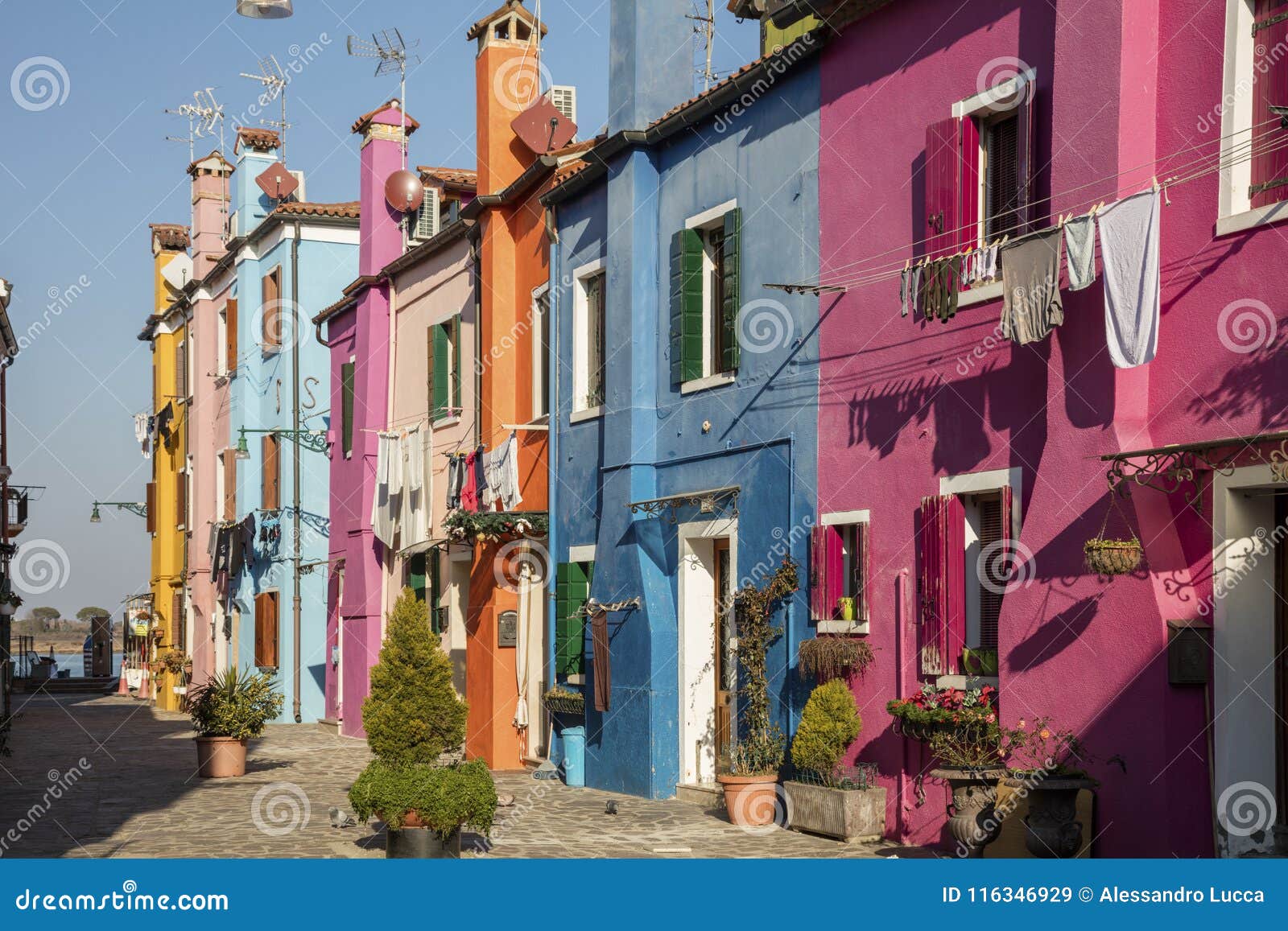 Case Colorate Tipiche in Burano, Venezia Immagine Stock - Immagine di ...
