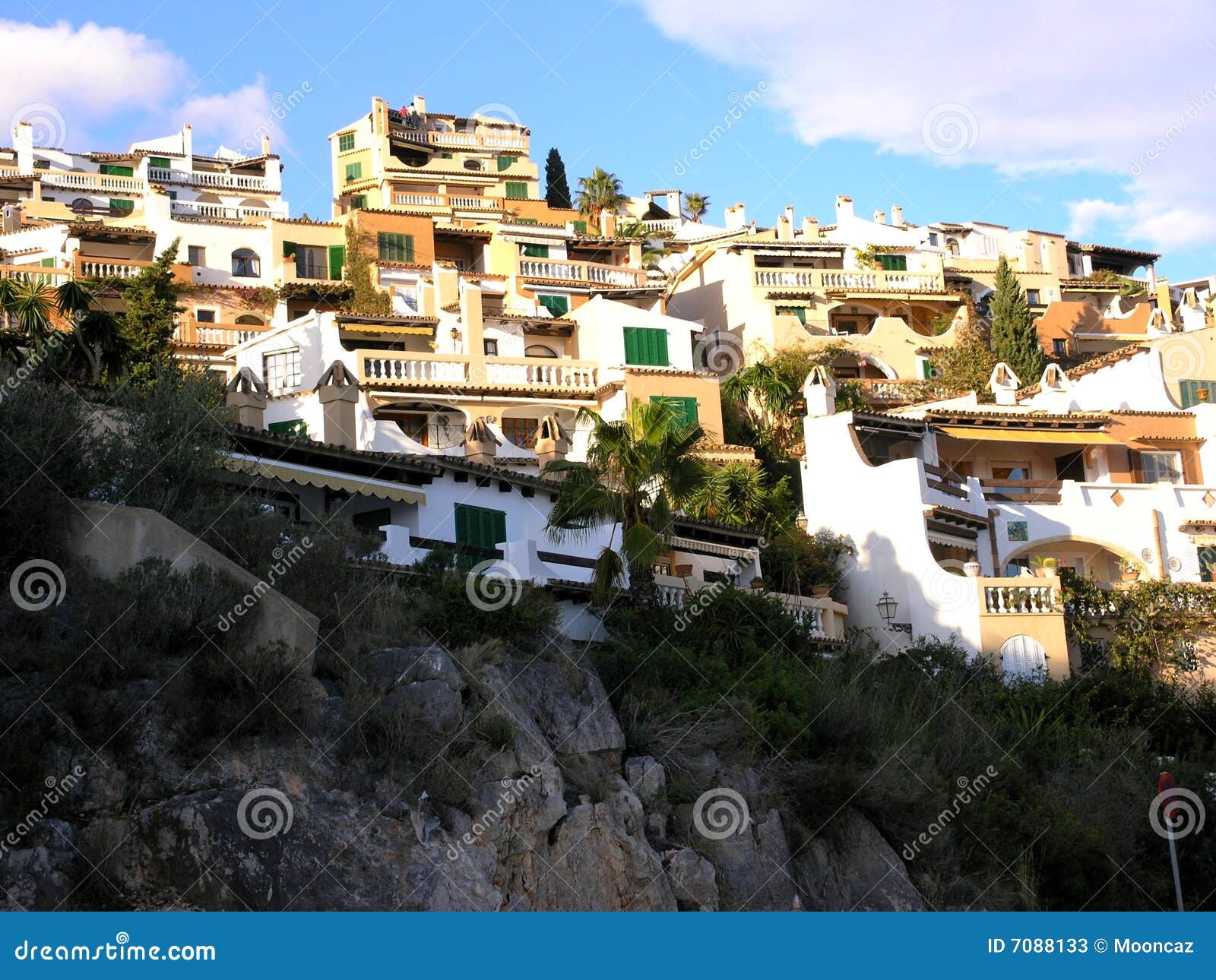 Case Colourful Un Pendio Di Collina Immagine Stock - Immagine di sedi ...