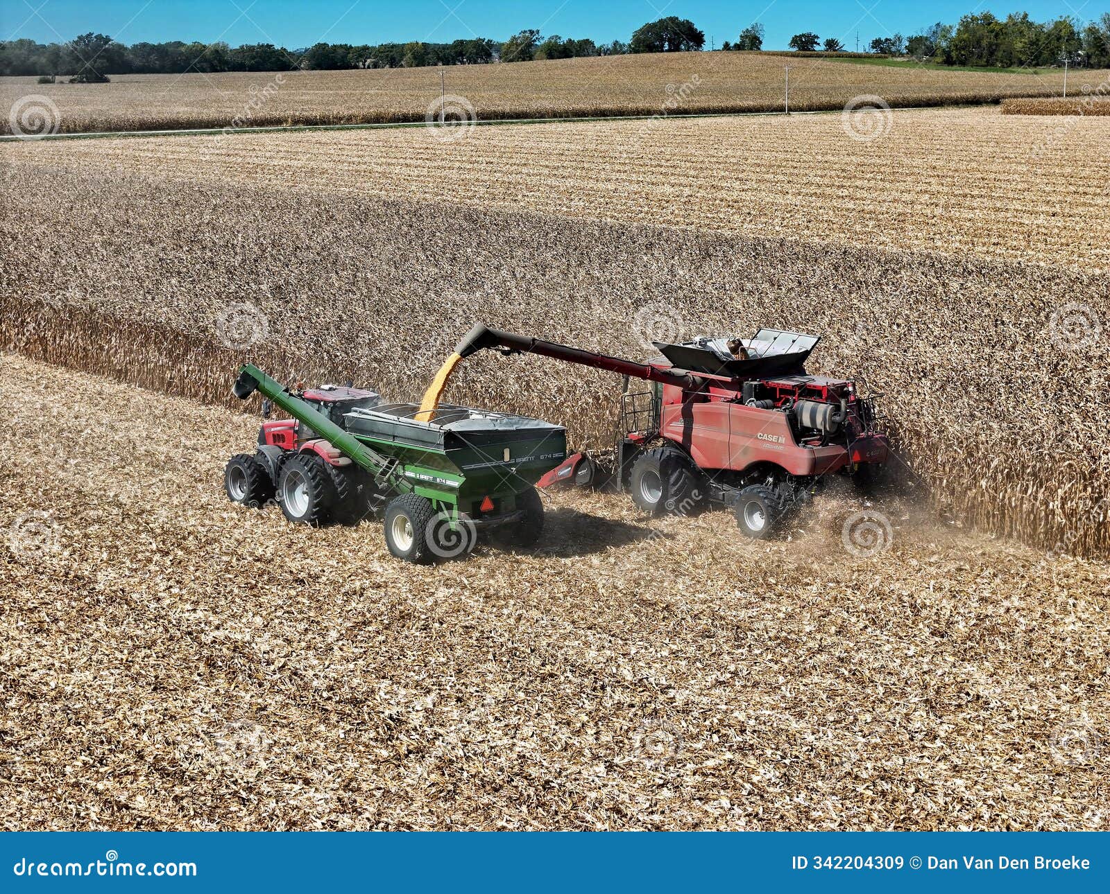 Case 6150 Combine Offloading Corn into a Brent 674 Grain Cart Being ...