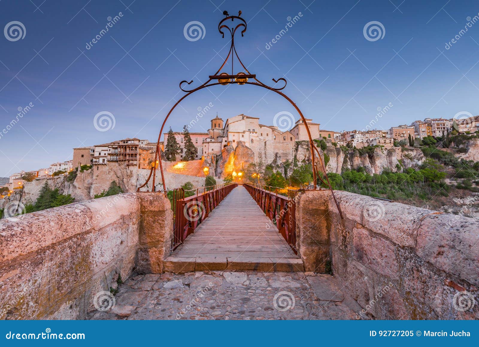 Case D'attaccatura a Cuenca, Spagna Immagine Stock - Immagine di ...